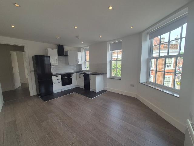 High Street, Epsom KT19, 1 bed flat to rent, £1,300 pcm | PrimeLocation