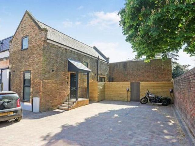 High Street, Ewell, 3 Bedroom Semi detached