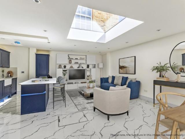 High Street Eton SL4 3 bed flat to rent £2,995 pcm £691 pw