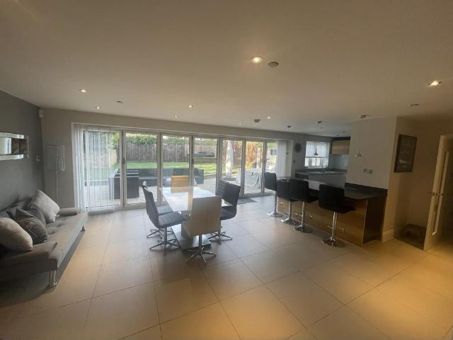 High Street, Farningham, Kent 4 bed detached house to rent £3,995 pcm £922 pw