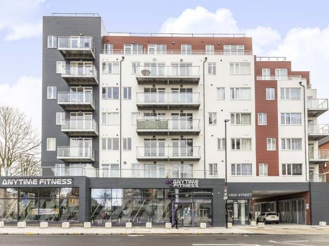 High Street, Feltham TW13 1 bed flat to rent £1,575 pcm £363 pw