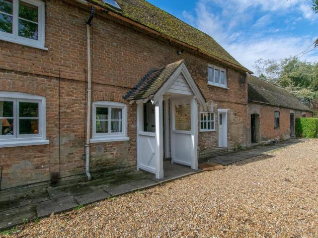 High Street, Foxton, Cambridge 2 bed semi detached house to rent £1,900 pcm £438 pw