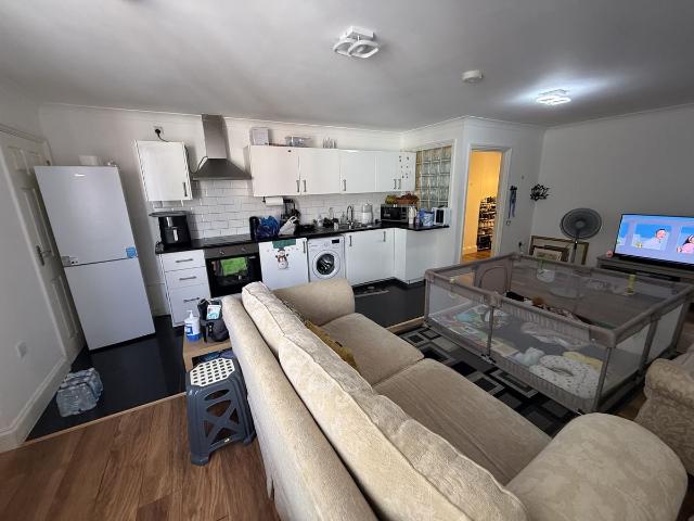 High Street, Gillingham ME7, 2 bed flat to rent, £1,100 pcm | PrimeLocation