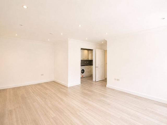 High Street, Godalming, Surrey GU7, 2 bed maisonette to rent, £1,650 pcm | PrimeLocation