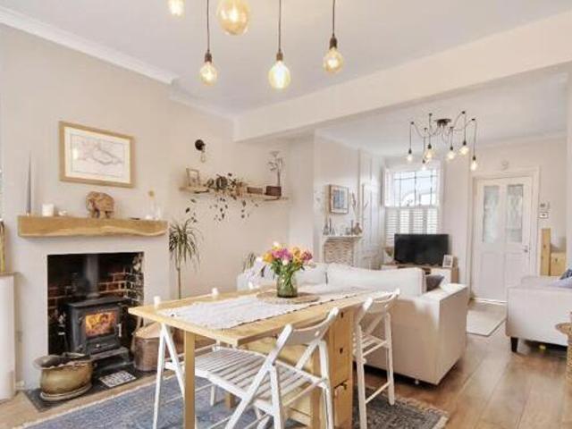 High Street, Godstone, 2 Bedroom Terraced