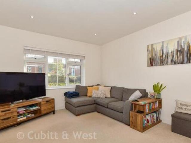 High Street, Godstone, 3 Bedroom Terraced