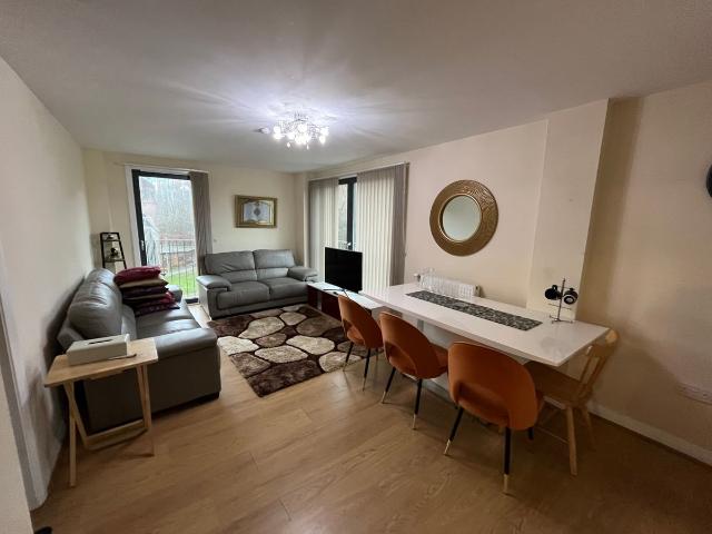 High Street, Glasgow G4, 3 bed flat to rent, £1,400 pcm | PrimeLocation