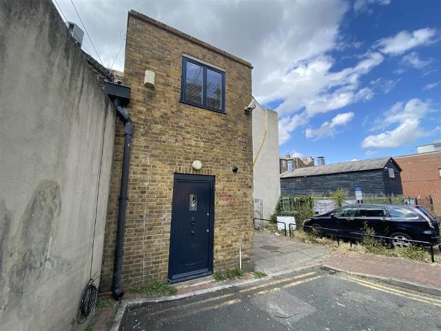 High Street, Gravesend 1 bed apartment to rent £1,105 pcm £255 pw