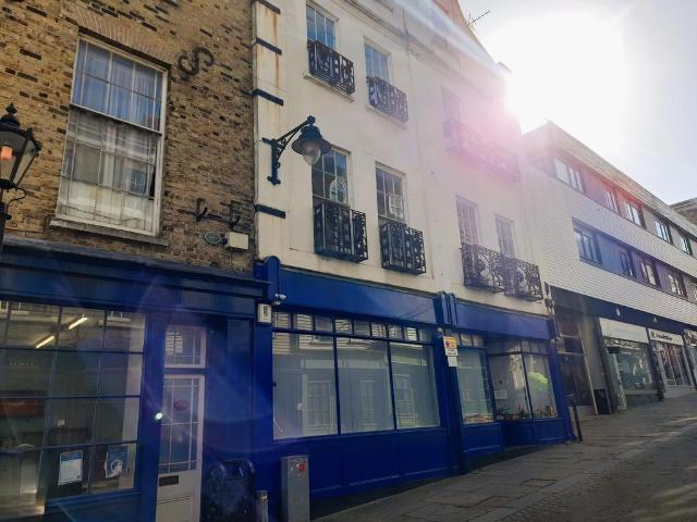 High Street, Gravesend DA11 2 bed flat to rent £1,175 pcm £271 pw