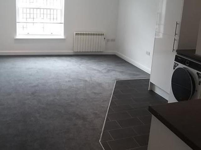 High Street, Gravesend ME14, 2 bed flat to rent, £1,150 pcm | PrimeLocation