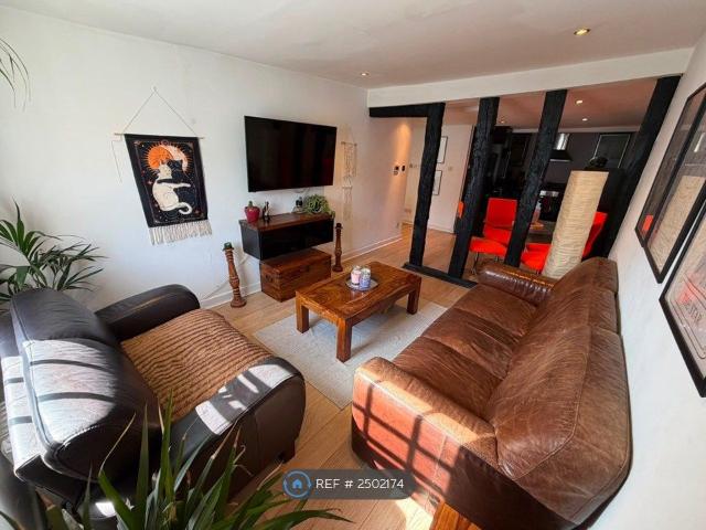 High Street, Great Dunmow CM6, 1 bed flat to rent, £1,100 pcm | PrimeLocation