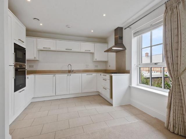 High Street, Great Missenden HP16 2 bed retirement property to rent £3,500 pcm £808 pw