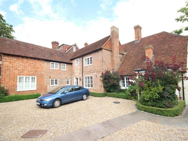 High Street, Guildford GU5 1 bed flat to rent £1,375 pcm £317 pw