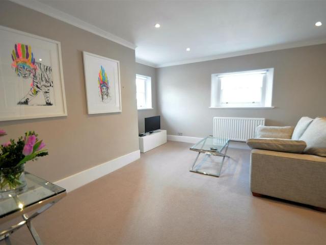 High Street, Guildford GU1, 1 bed flat to rent, £1,650 pcm | PrimeLocation