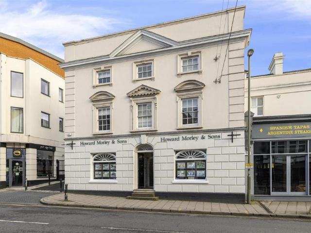 High Street, Guildford GU1 2 bed flat to rent £2,650 pcm £612 pw
