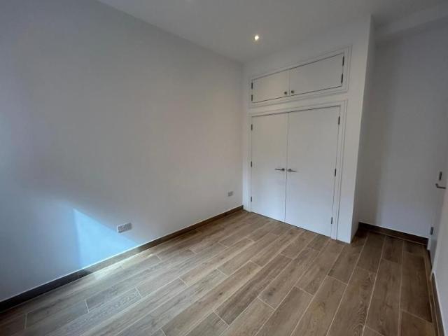 High Street, Guildford, GU1