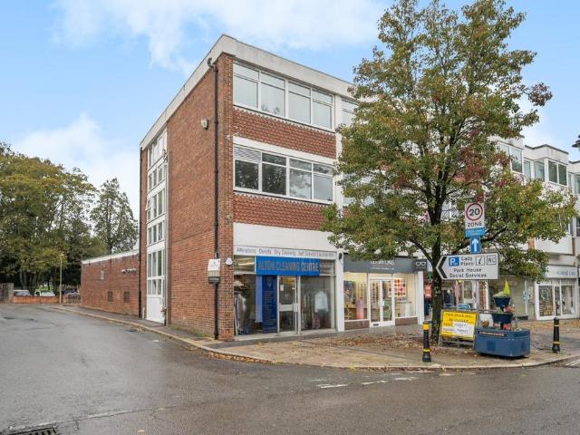 High Street, Hampshire GU34 1 bed flat to rent £1,175 pcm £271 pw