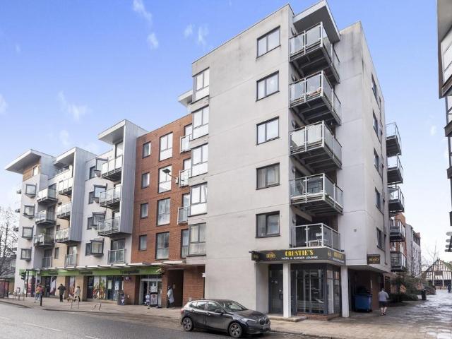 High Street, Hampshire SO14 1 bed flat to rent £1,050 pcm £242 pw