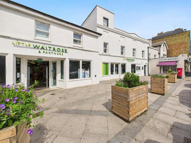 High Street, Hampton Hill 2 bed apartment to rent £2,150 pcm £496 pw