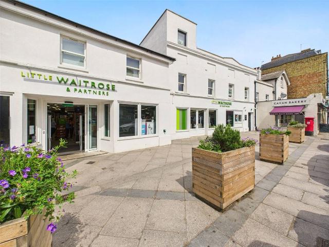 High Street, Hampton Hill TW12, 2 bed flat to rent, £2,150 pcm | PrimeLocation