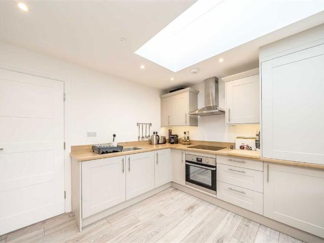 High Street, Hampton Wick KT1, 1 bed flat to rent, £1,950 pcm | PrimeLocation