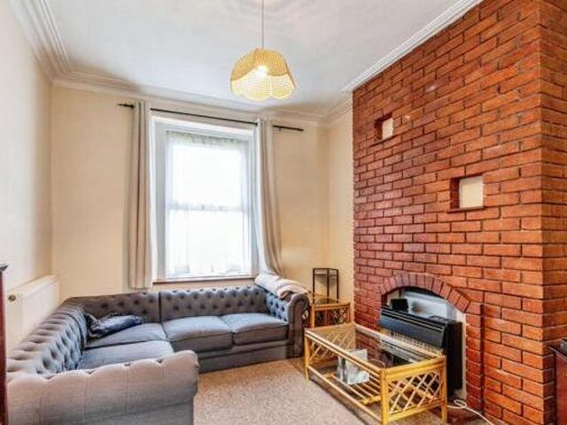 High Street, Hanham, 2 Bedroom End