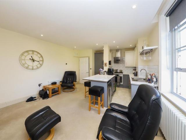 High Street, Harefield, UB9