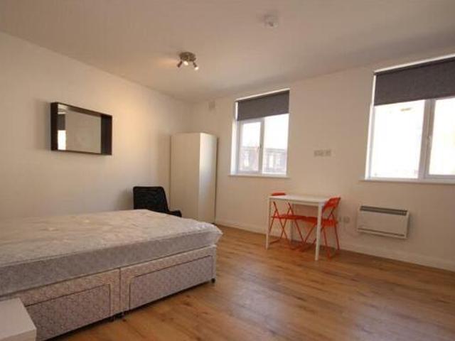 High Street, Harlesden, Studio Flat For