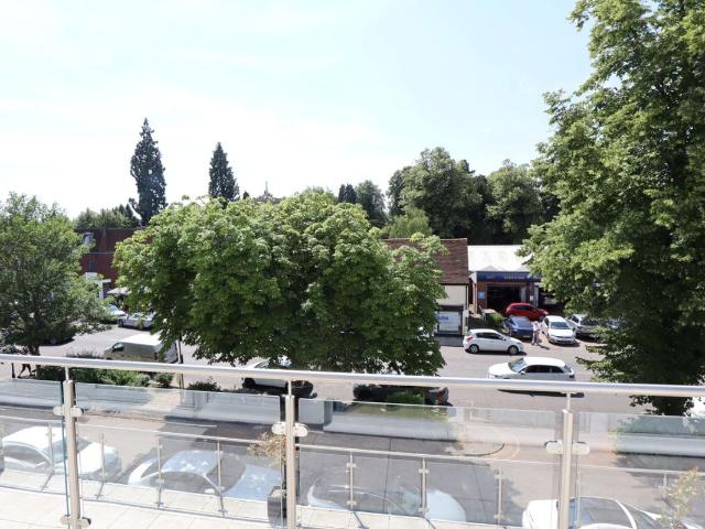 High Street, Harpenden AL5, 2 bed flat to rent, £1,500 pcm | PrimeLocation