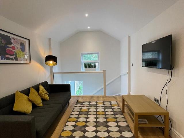 High Street, Harrow On The Hill 2 bed apartment to rent £3,250 pcm £750 pw