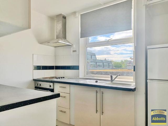 High Street, Haverhill, CB9 2 bed flat to rent £1,050 pcm £242 pw