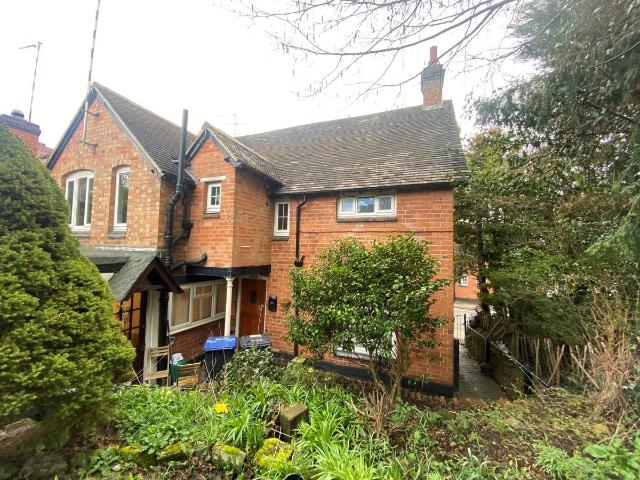 High Street, Henley In Arden B95, 2 bed maisonette to rent, £1,100 pcm | PrimeLocation