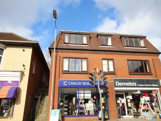 High Street, Heathfield TN21, 2 bed flat to rent, £975 pcm | PrimeLocation
