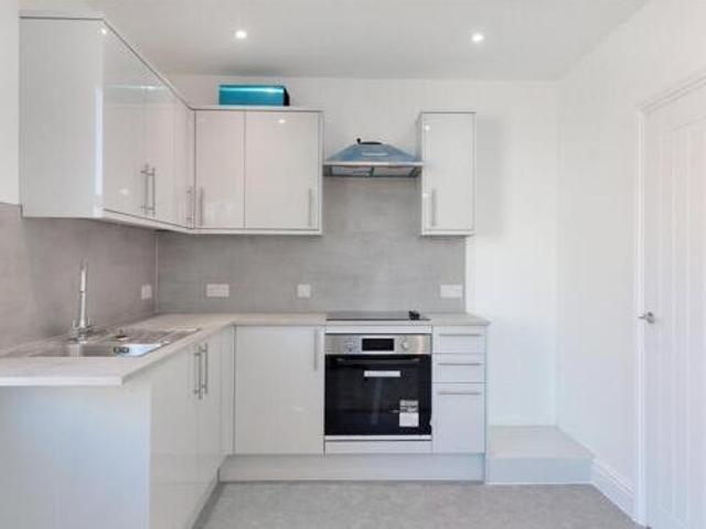 High Street, Heathfield, 2 Bedroom Apartment