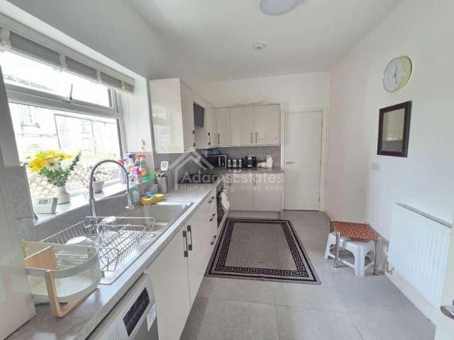 High Street, Heckmondwike, WF16