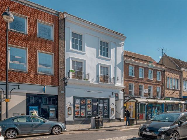High Street, High Wycombe HP11, 1 bed flat to rent, £1,150 pcm | PrimeLocation