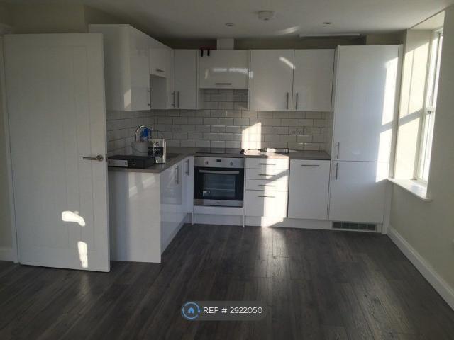 High Street, High Wycombe HP11, 1 bed flat to rent, £1,200 pcm | PrimeLocation