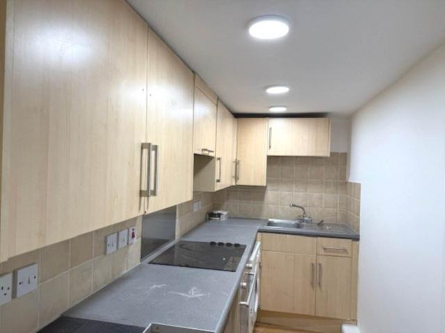 High Street, High Wycombe HP11, 1 bed flat to rent, £900 pcm | PrimeLocation