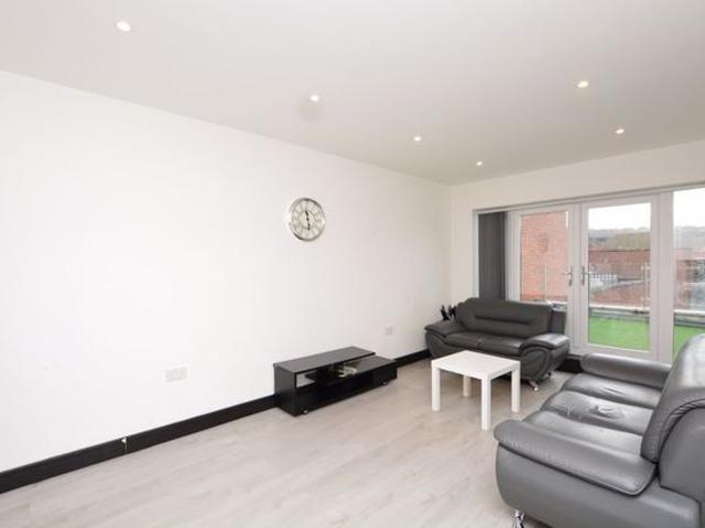 High Street, High Wycombe HP11, 2 bedroom terraced house to rent 69721842 | PrimeLocation