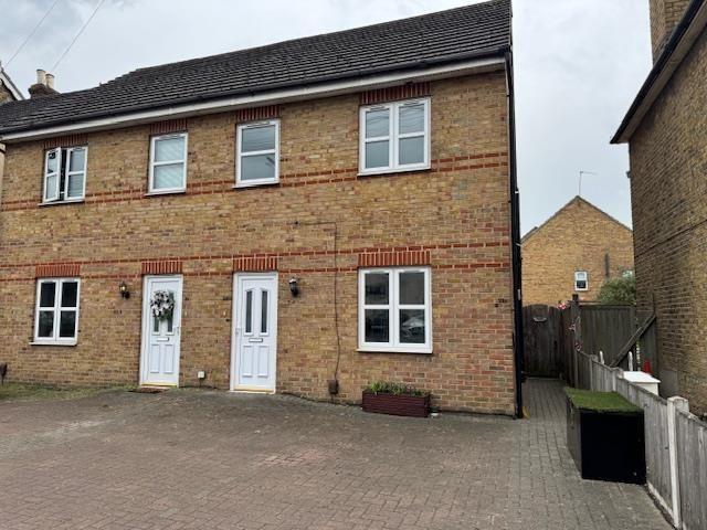 High Street, Hornchurch RM12, 1 bed end terrace house to rent, £1,400 pcm | PrimeLocation