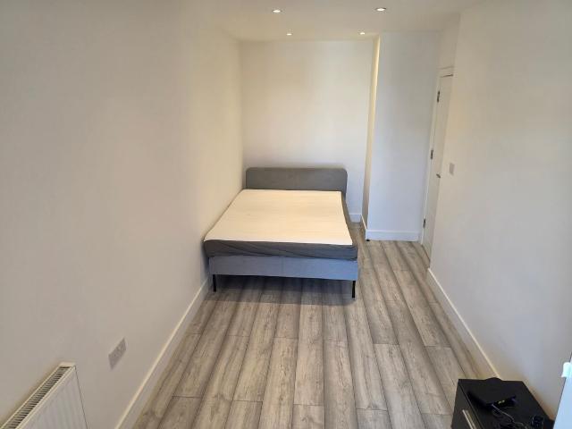 High Street, Hounslow TW3, 1 bed flat to rent, £1,350 pcm | PrimeLocation