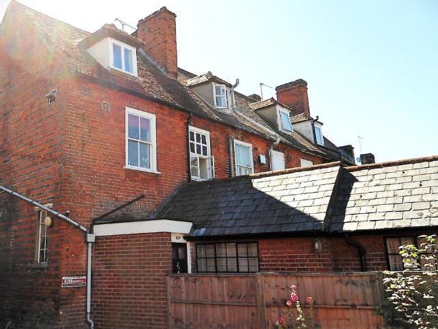 High Street, Ingatestone, Essex, CM49DW 2 bed apartment to rent £1,499 pcm £346 pw