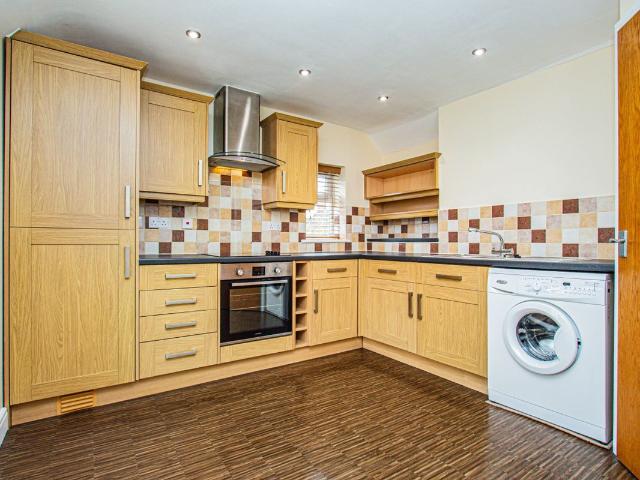High Street, Irthlingborough NN9, 2 bed flat to rent, £875 pcm | PrimeLocation