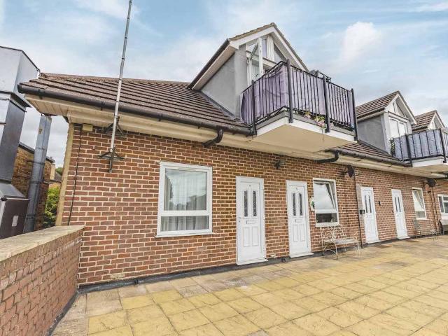 High Street, Iver SL0, 1 bed flat to rent, £1,250 pcm | PrimeLocation