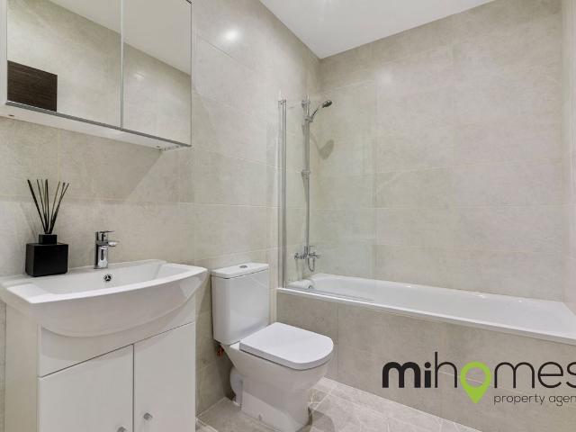 High Street, Key Point EN6, 2 bed flat to rent, £1,615 pcm | PrimeLocation