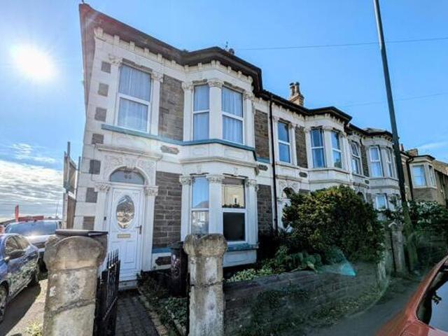 High Street, Kingswood, 4 Bedroom House