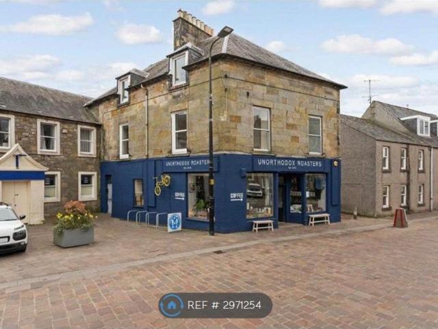 High Street, Kinross KY13, 2 bed flat to rent, £875 pcm | PrimeLocation