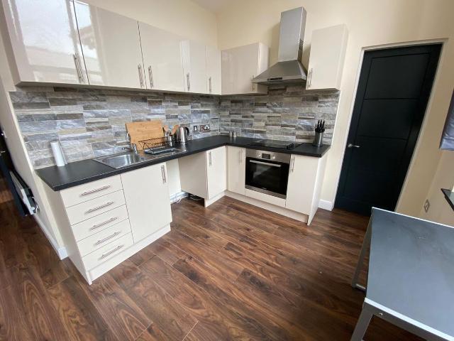 High Street, Kidderminster DY10, 2 bed flat to rent, £700 pcm | PrimeLocation