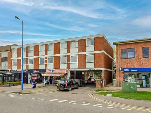 High Street, Latimer House, Potters Bar 2 bed apartment to rent £1,450 pcm £335 pw