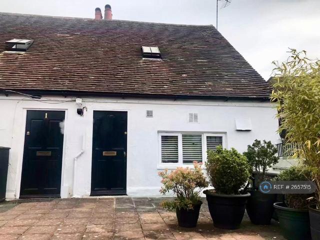 High Street, Leatherhead, KT22 1 bed flat to rent £1,195 pcm £276 pw
